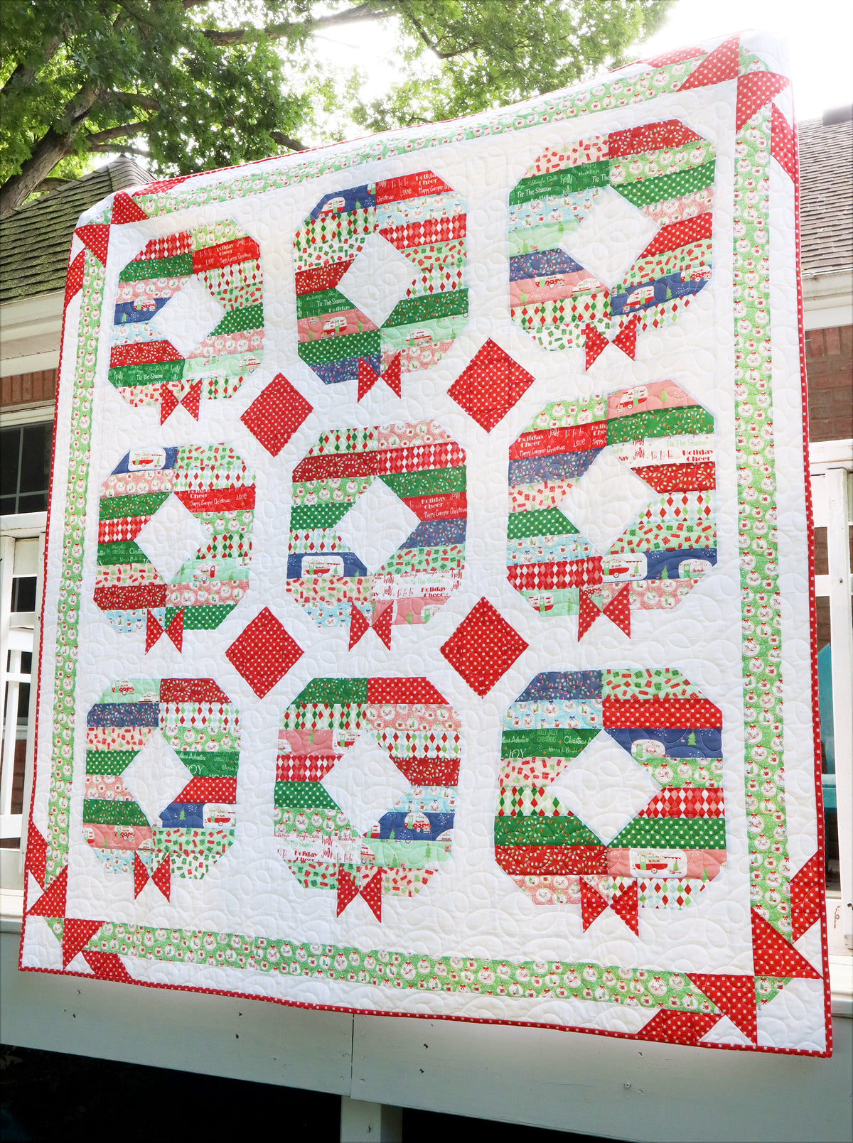 Holly Jolly Wreath Quilt PDF Pattern – Flamingo Toes
