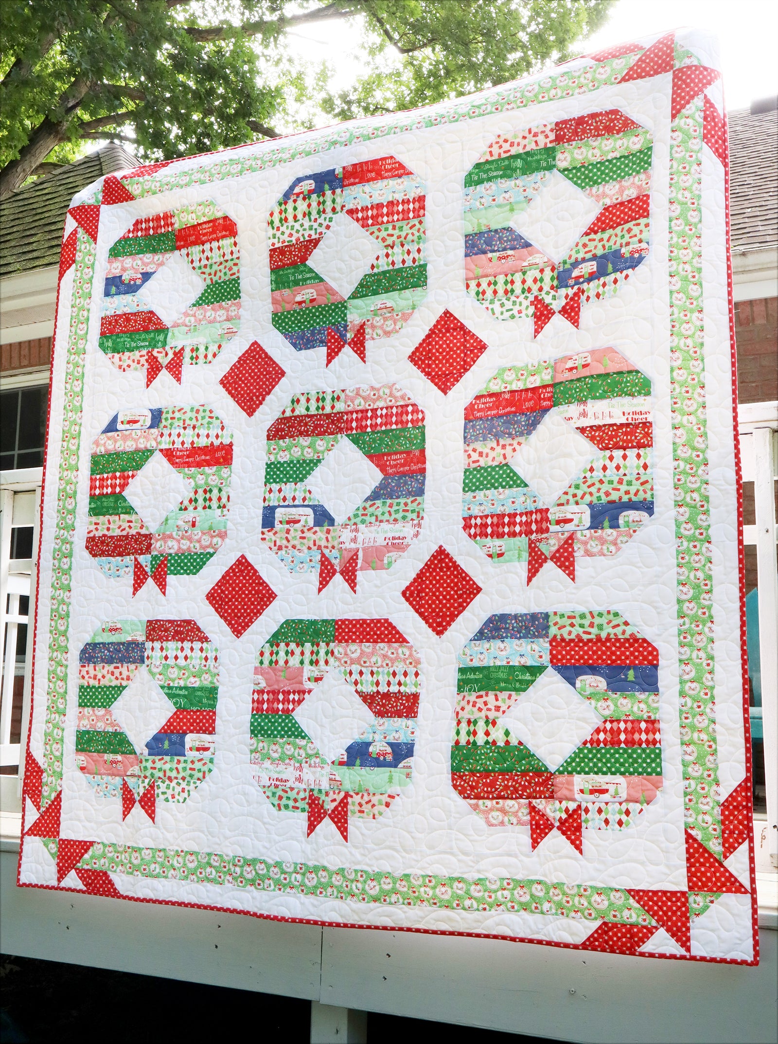Holly Jolly Wreath Quilt PDF Pattern – Flamingo Toes