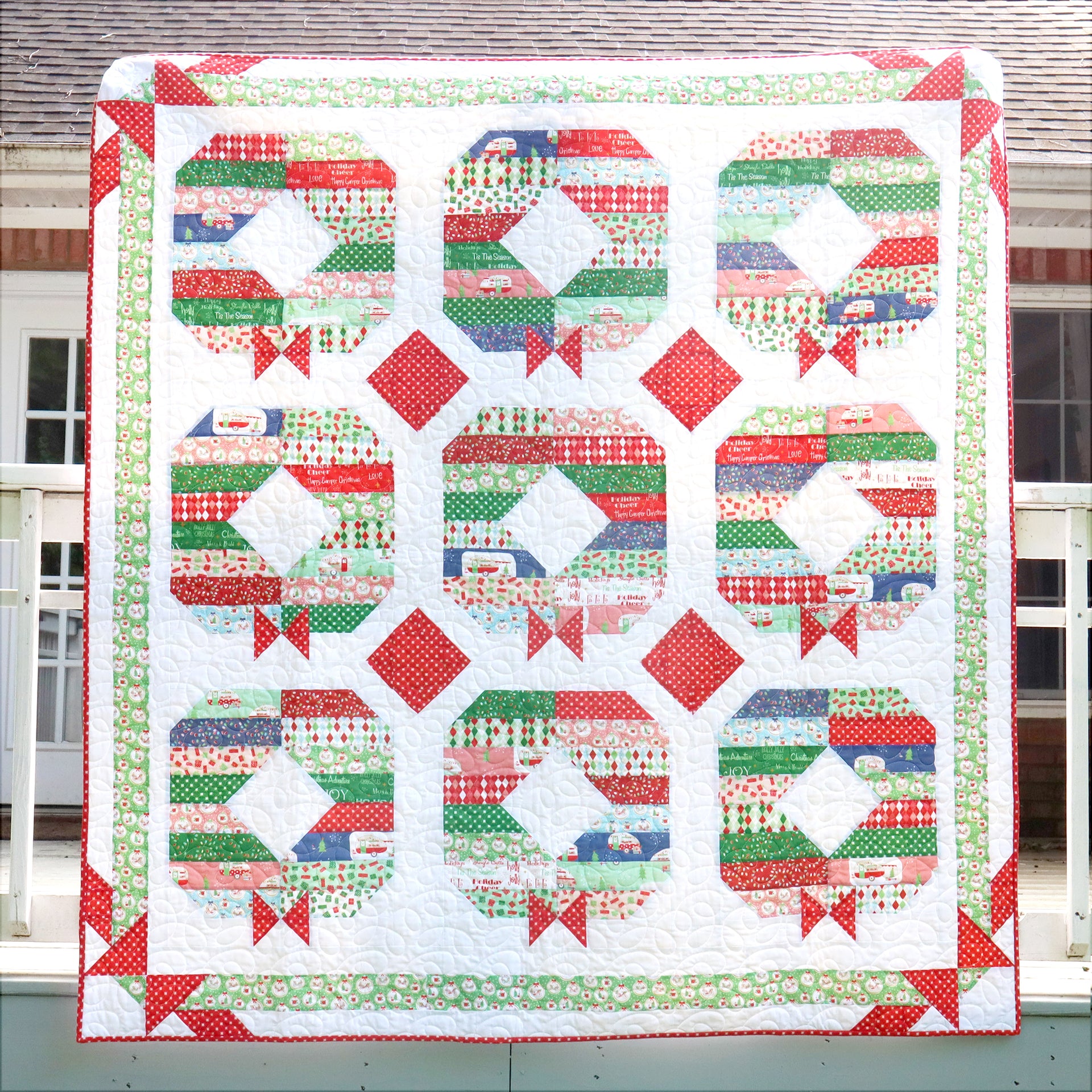 Holly Jolly Wreath Quilt PDF Pattern – Flamingo Toes